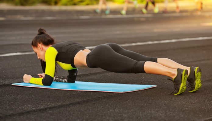 7 exercitii pentru fesieri, mai eficiente decat GENUFLEXIUNILE